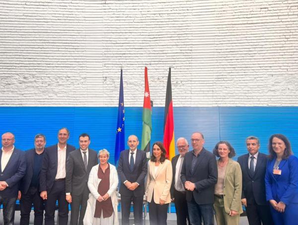 Safadi meets German MPs on ties, partnership | Jordan News | Ammon News