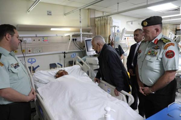 Under Royal directives, Issawi visits injured Jordanian peacekeepers ...