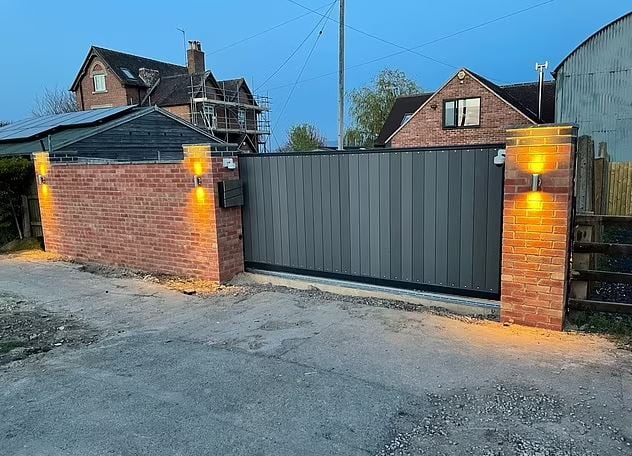 Couple turns garage to their dream home | Panorama | Ammon News