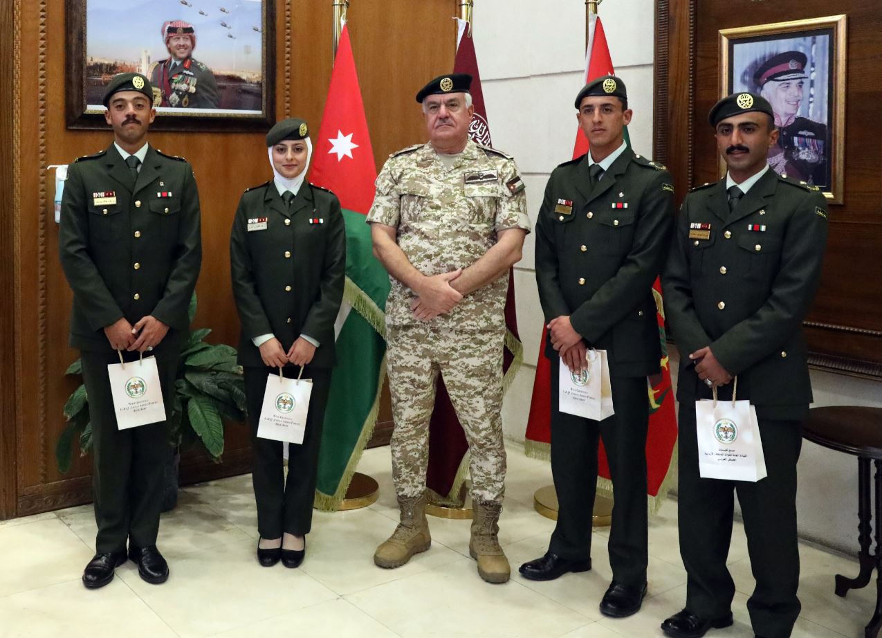 Army chief honors top Future Knights officers | Jordan News | Ammon News
