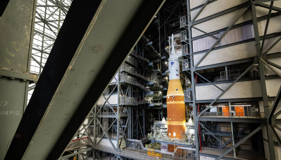 NASA's new moon rocket heads to the pad ahead of astronaut launch ...