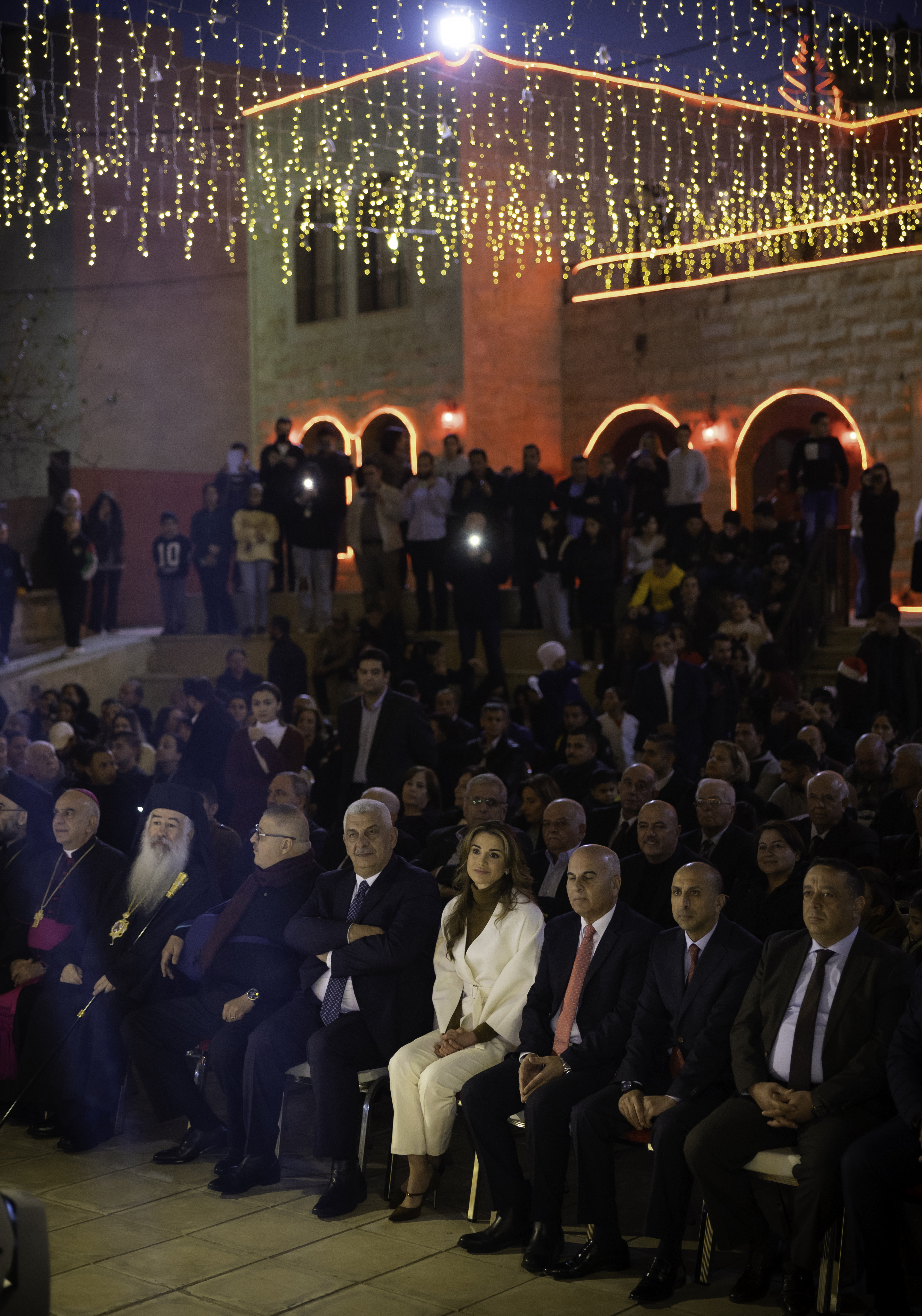Queen Rania lights Christmas Tree in Fuheis | Jordan News | Ammon News