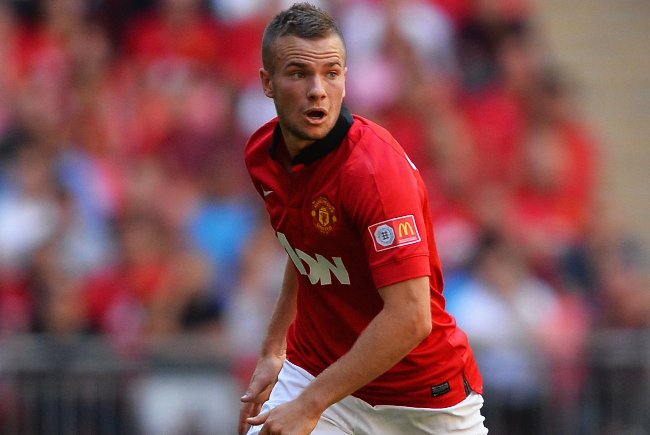 Former Man United midfielder Tom Cleverley retires at the age of 33 ...