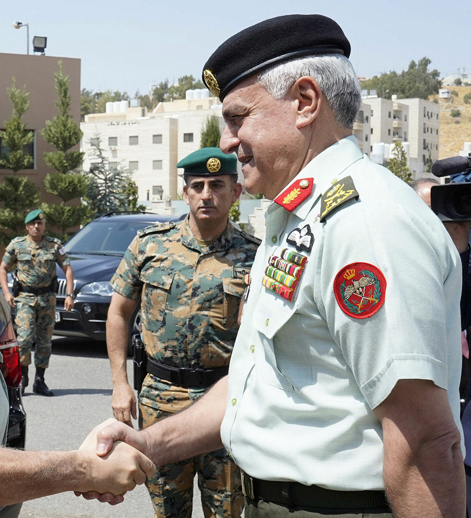 Army chief receives Omani AFMS head over joint cooperation | Jordan ...