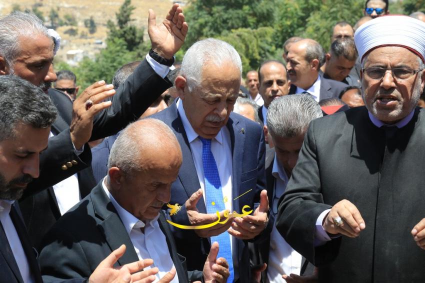 Deputising for King, Issawi attends funeral of senator, former minister ...