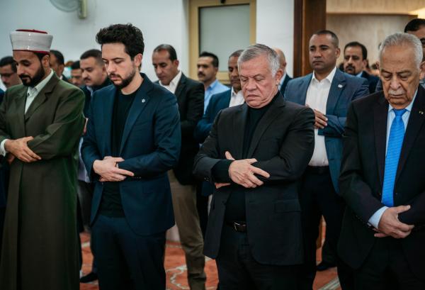 King, Crown Prince perform Eid prayer in Aqaba | Jordan News | Ammon News