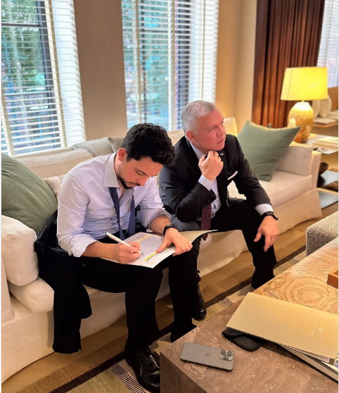 Crown Prince shares photo with His Majesty | Jordan News | Ammon News