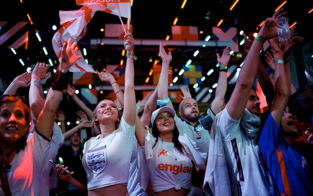 England Fans Trend #ItsComingHome On Twitter As Three Lions Reach Euro ...